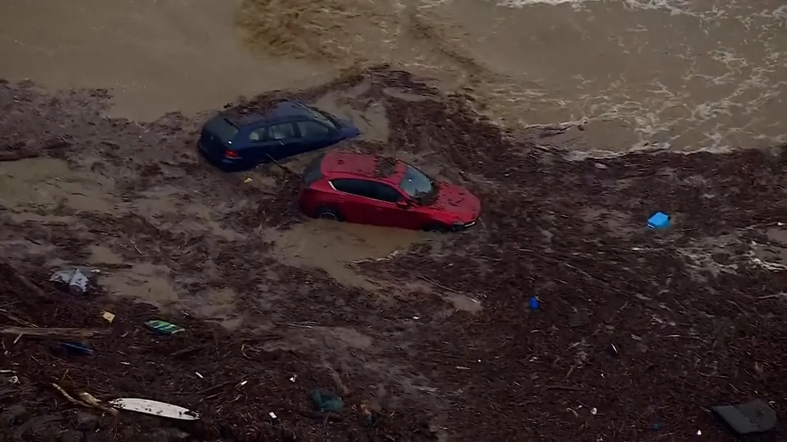 Violent thunderstorms trigger flash flooding along Australia’s Great ...